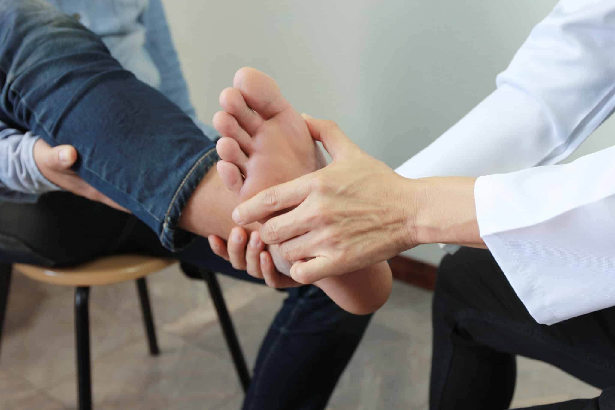 Comprehensive Guide to 5th Metatarsal Fractures: Symptoms, Treatment ...